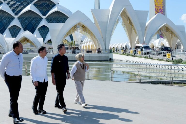 Masjid Raya Al Jabbar Segera Dipasang Rambu-rambu