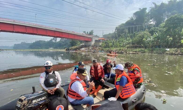 Tumpukan Sampah di Jembatan BBS KBB Terus Dilakukan Tumpukan Sampah di Jembatan BBS KBB Terus Dilakukan