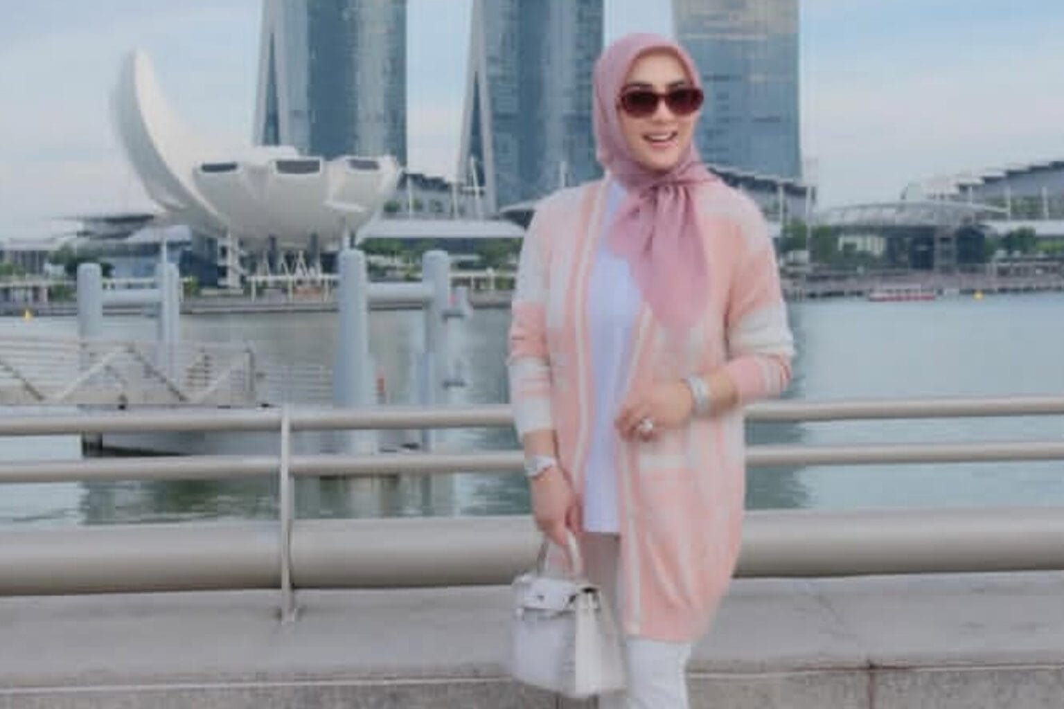 Syahrini Jadi Sorotan di Karpet Merah Cannes Usai Terima Penghargaan UNESCO